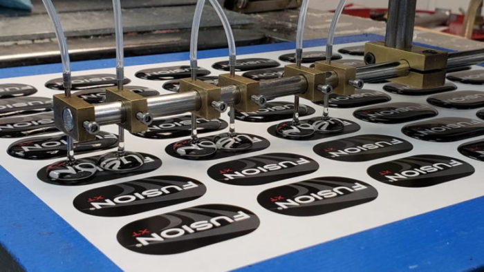 Cos'è il doming o la stampa a resina? Vieni a scoprirlo